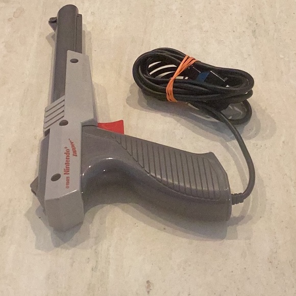Nintendo | Other | Nintendo Nes Zapper 985 Grey Light Original ...